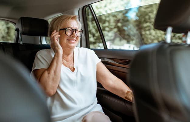 7 Uber & Lyft Safety Tips For Seniors | 12Oaks Senior Living