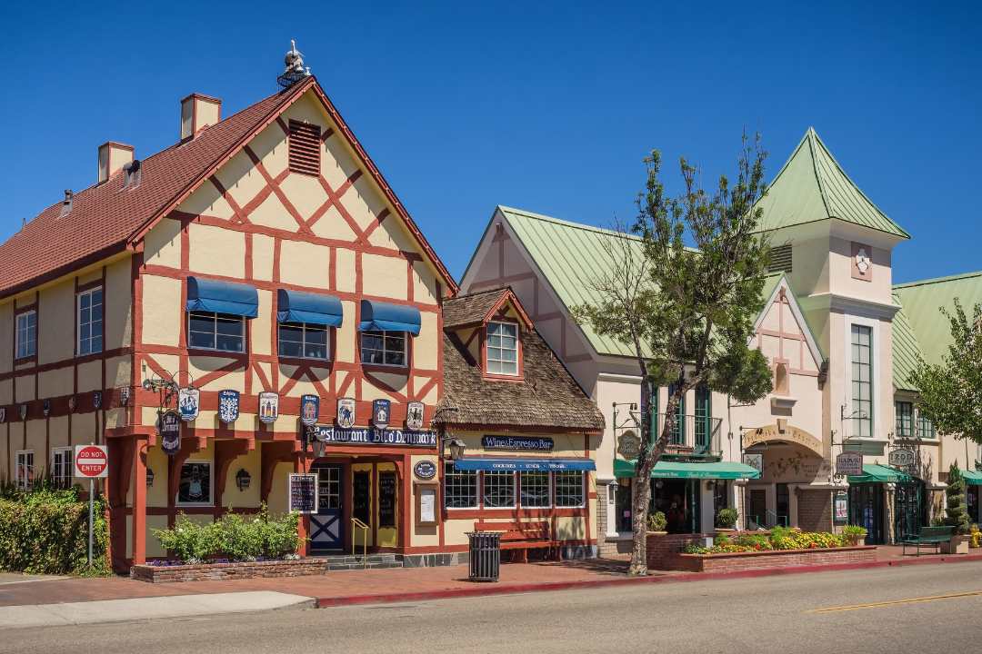Time to Explore: A Scenic Cross-Country Road Trip