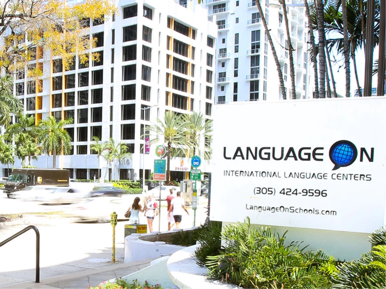 English Schools in the USA and Online English Courses