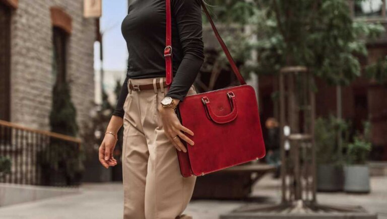 8 Qualities to Look For in Small Travel Bags For Women