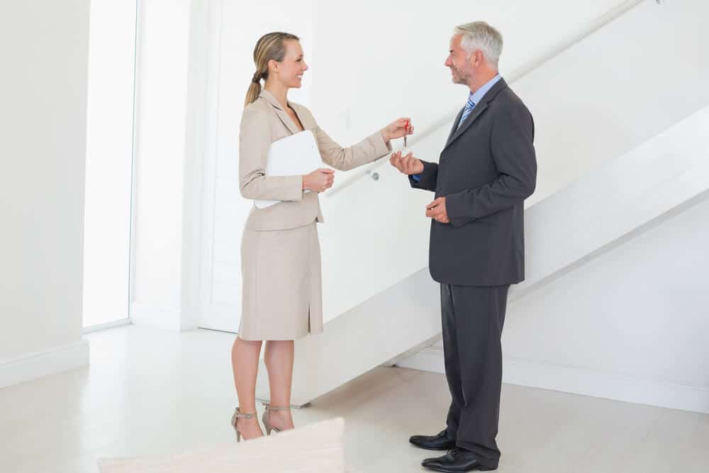 6 Reasons Why You Need To Choose A Letting Agent - Rachel Bustin