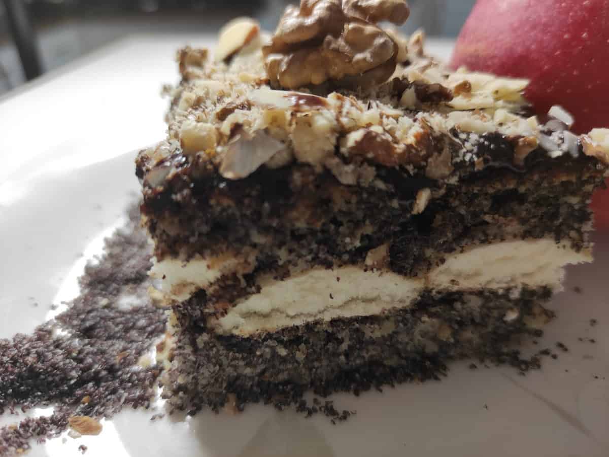 Polish Apple Poppy Seed Cake Recipe [Makowiec Japoński] - Polish Foodies