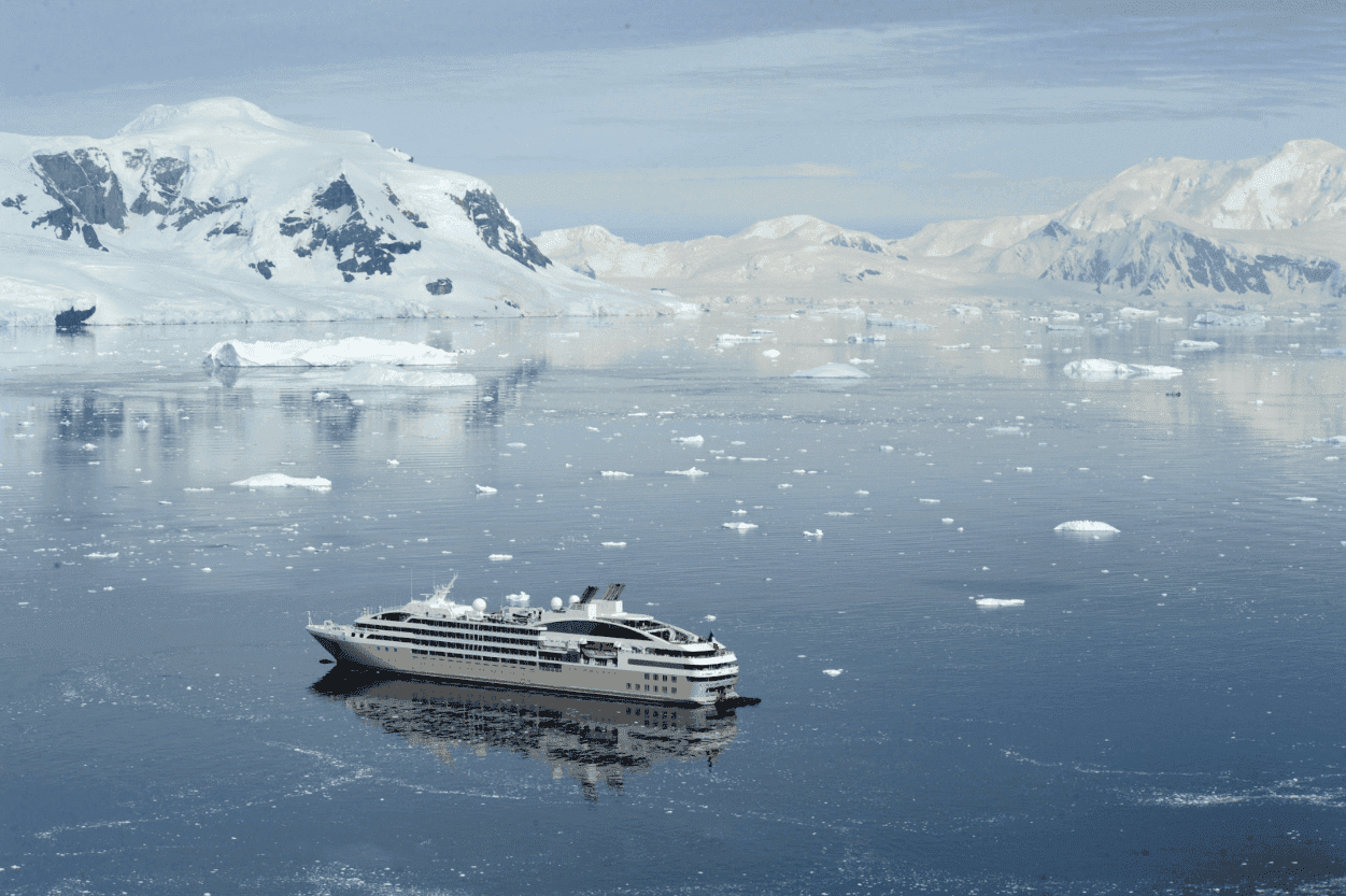 A Guide to Antarctica by Cruise