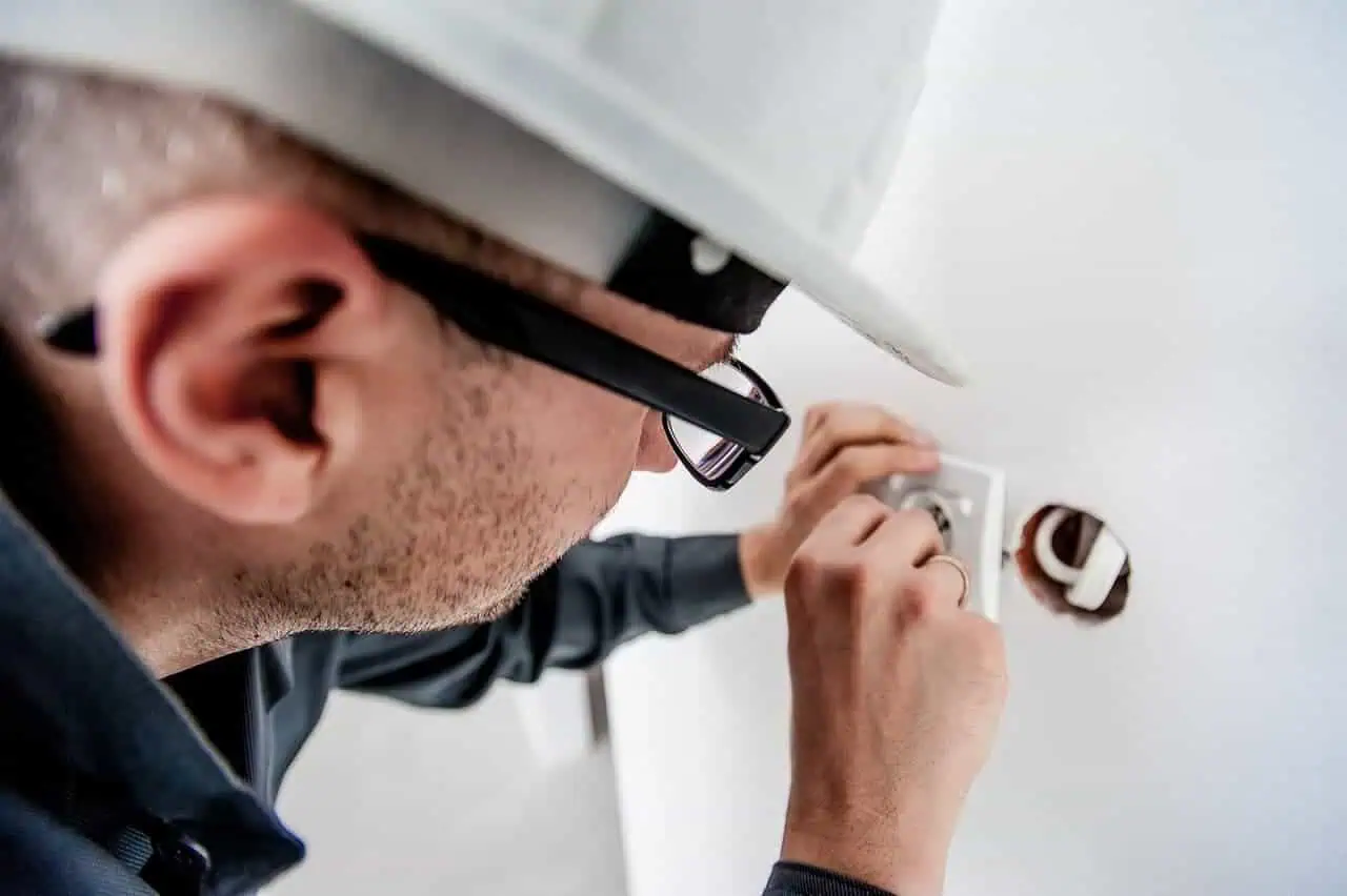 Useful Tips to Help You Fix Electrical Installations Around the House