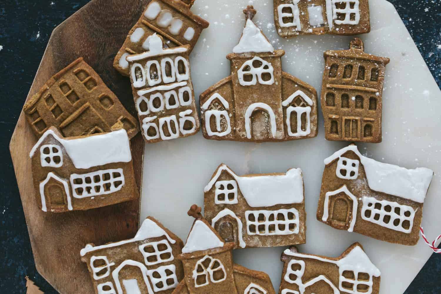 gingerbread house biscuits