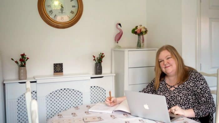 How to paint your dining room table.... | The Diary of a Frugal Family