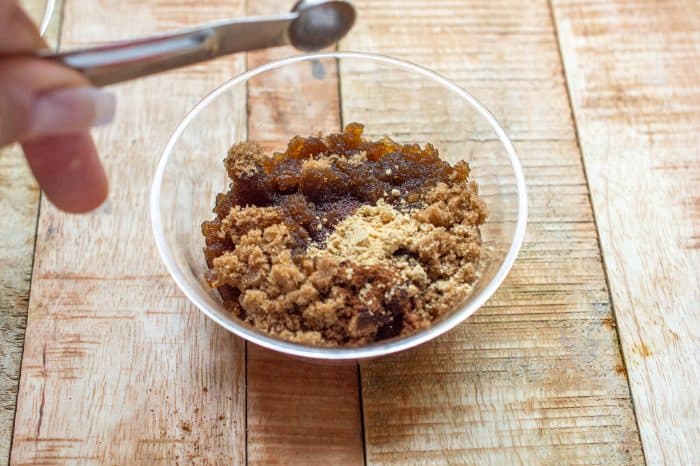 Spicy Gingerbread Lip Scrub | The Diary of a Frugal Family