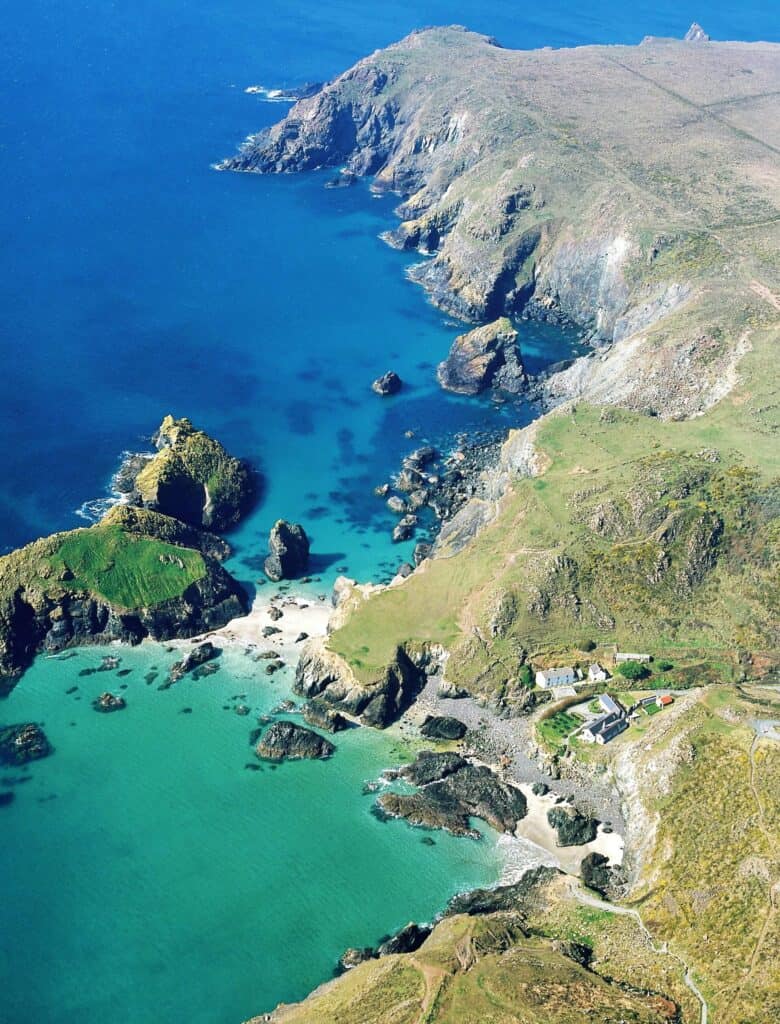 The Ultimate Guide To Kynance Cove in Cornwall - Cornwall Offers