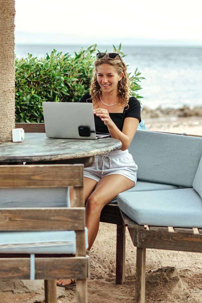 Finding Meaning in Unexpected Online Conversations - Rachel Bustin