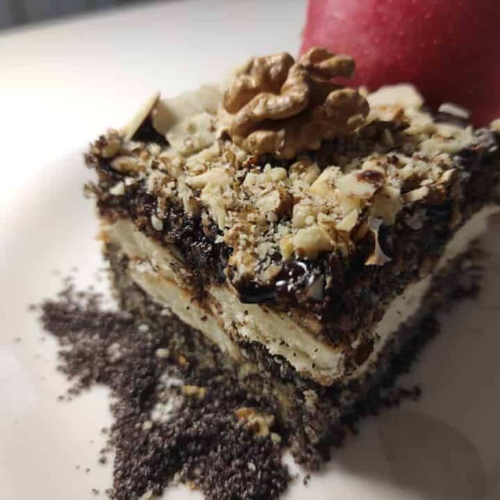 Polish Apple Poppy Seed Cake Recipe [Makowiec Japoński] - Polish Foodies