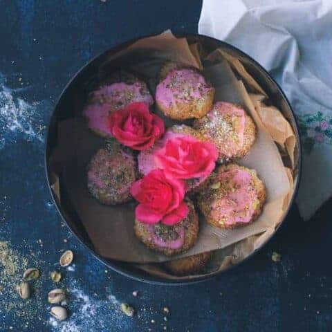 Flourless coconut macaroons with rose and pistachio