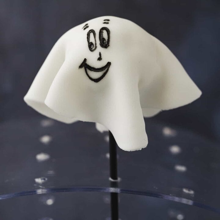 Casper the Ghost Cake Pops | Amy Treasure
